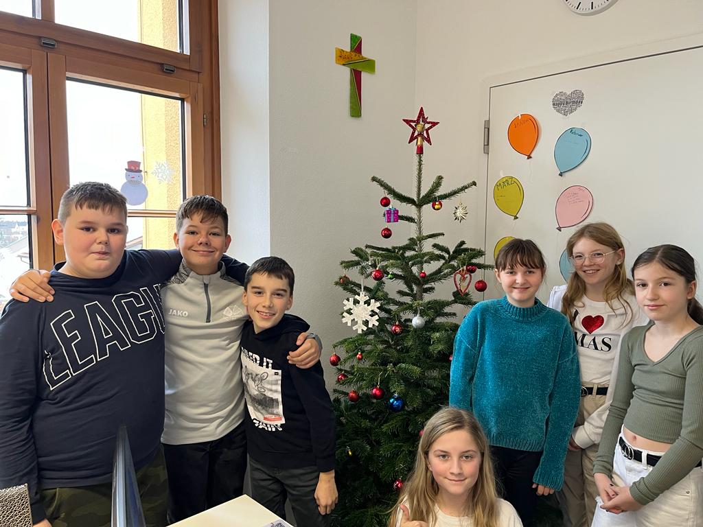 Ein eigener Christbaum im Klassenzimmer | Schulleben